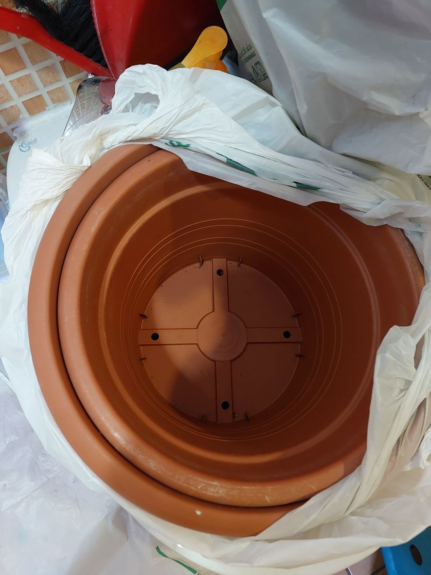 Plant Pots total 5 assorted size with water dripping plates | Items ...