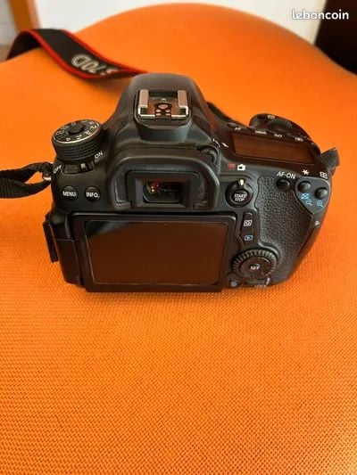 Canon 70 with 50 mm touchscreen & flip display full box | Items | Qatar ...