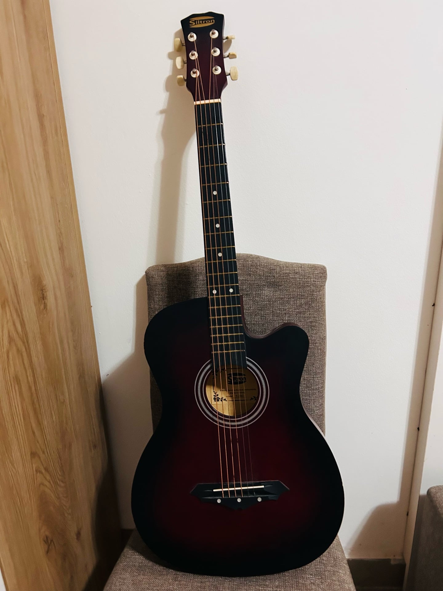 acoustic guitar | Items | Qatar Living Classifieds | Qatar Living ...
