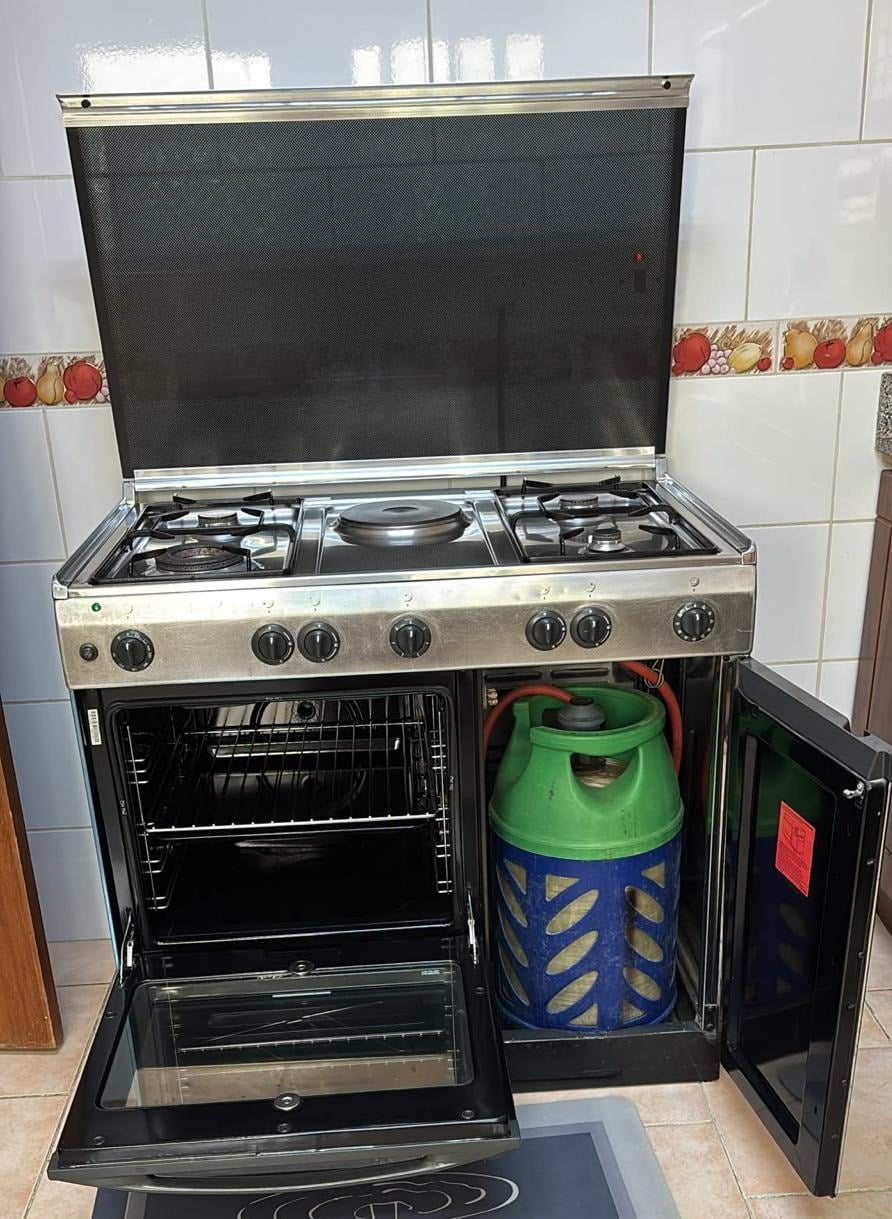 4 Burner Gas Cooker & Oven - 350 QAR with Cylinder, 200 QAR | Items ...