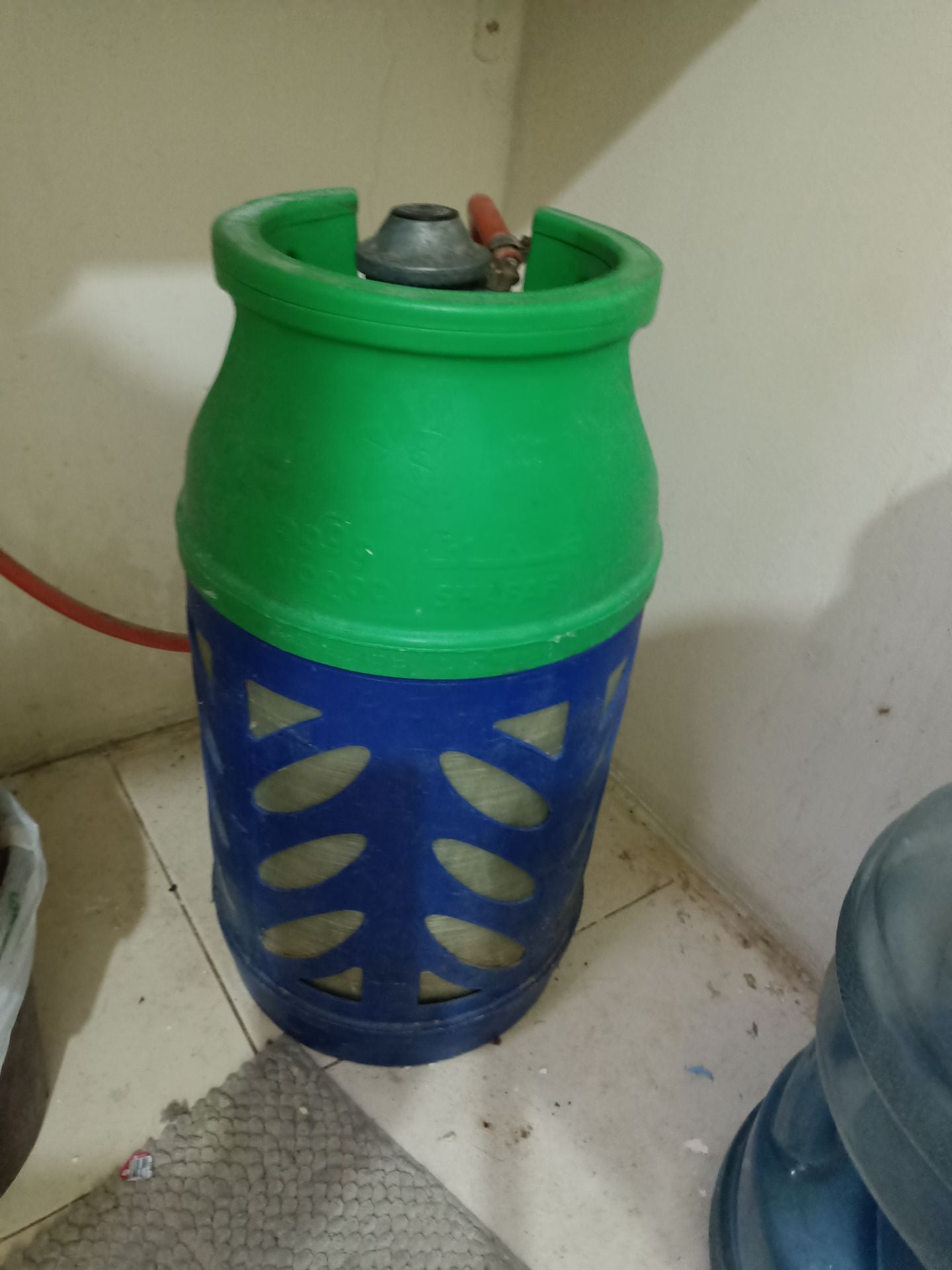 Gas cylinder with regulator hose and stove | Items | Qatar Living ...