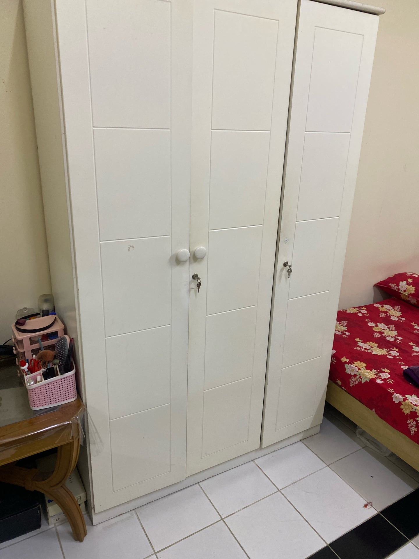 Wardrobe | Items | Qatar Living Classifieds | Qatar Living Classifieds