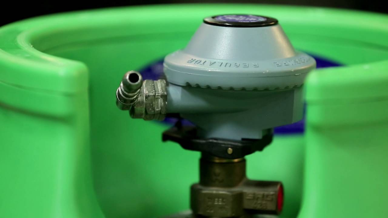 12 kg gas cylinder with regulator and hose | Items | Qatar Living ...