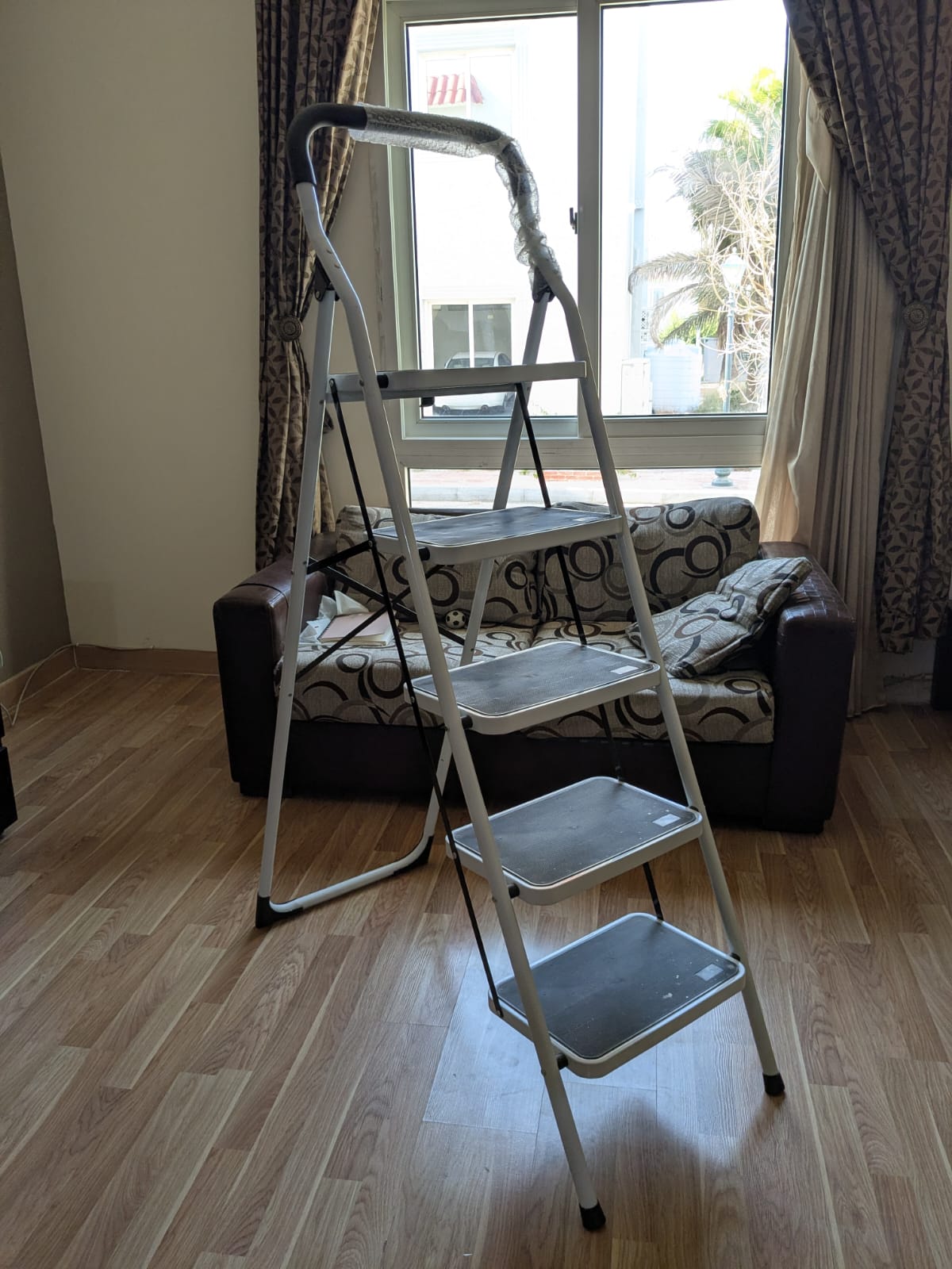 5 Step Foldable Steel Ladder | Items | Qatar Living Classifieds | Qatar ...