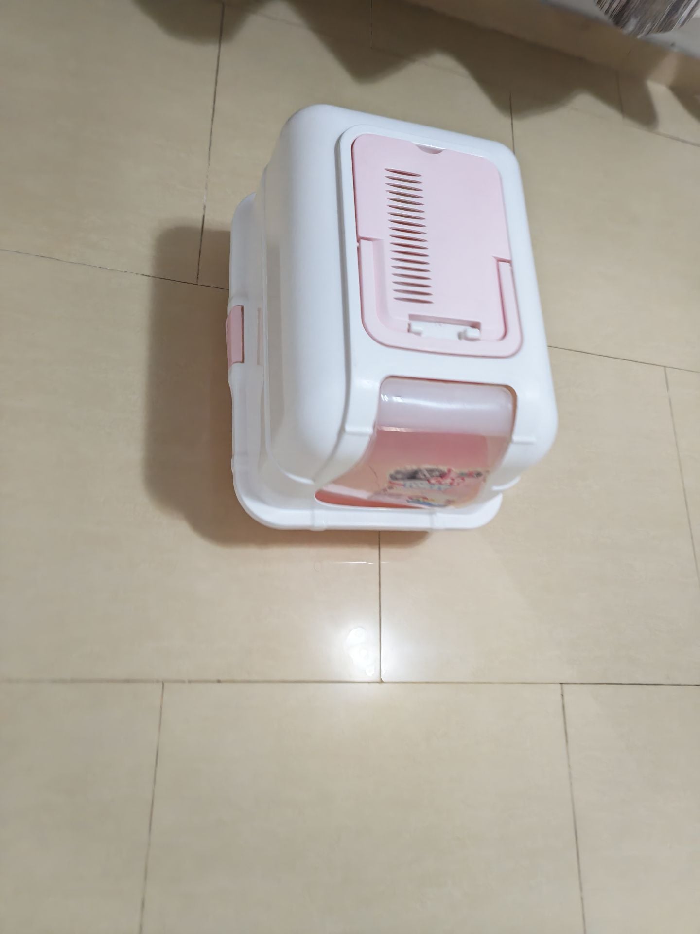 Enclosed Cat Litter Box / Toilet + Free Scoop | Items | Qatar Living ...