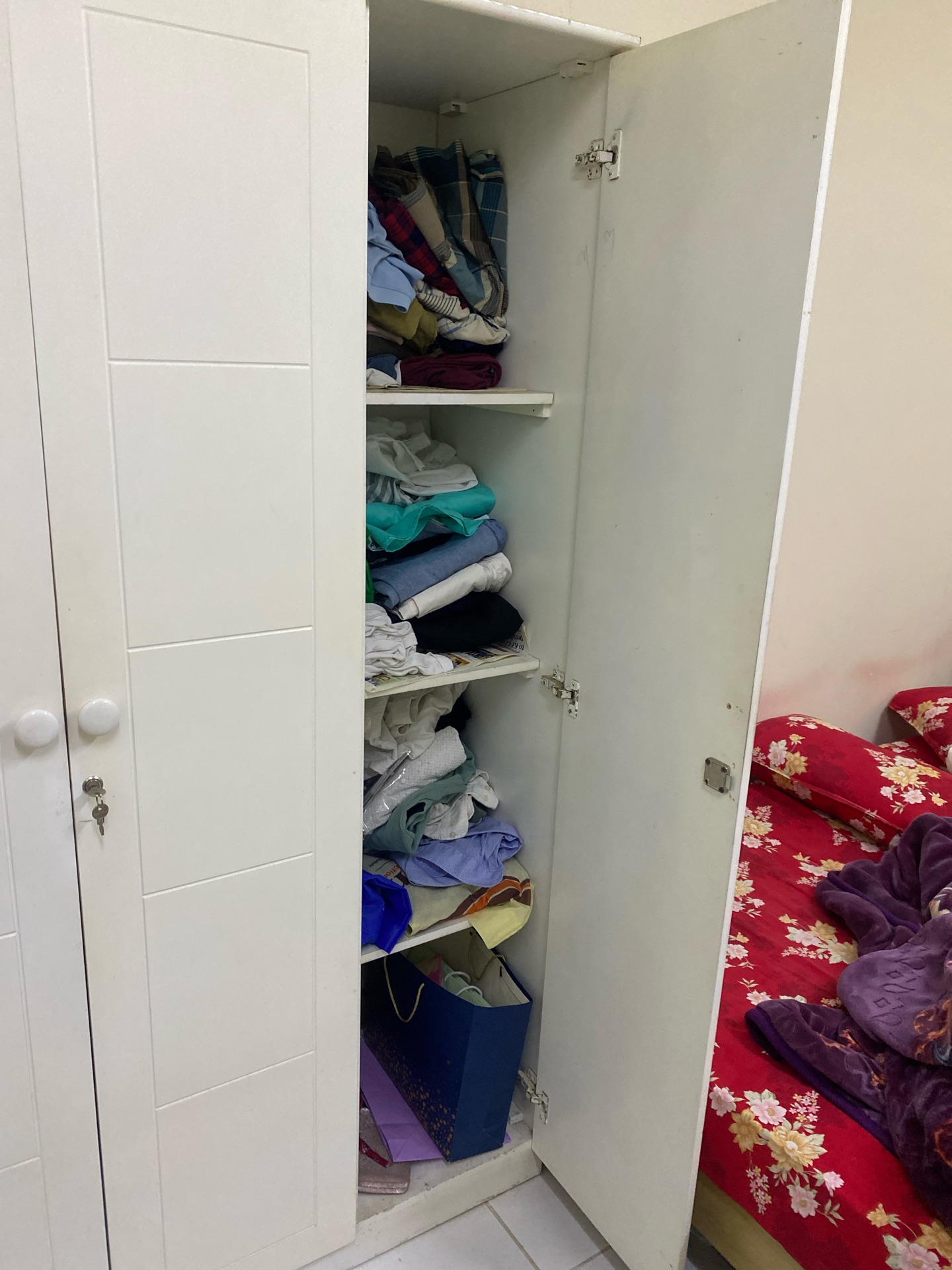 Wardrobe | Items | Qatar Living Classifieds | Qatar Living Classifieds