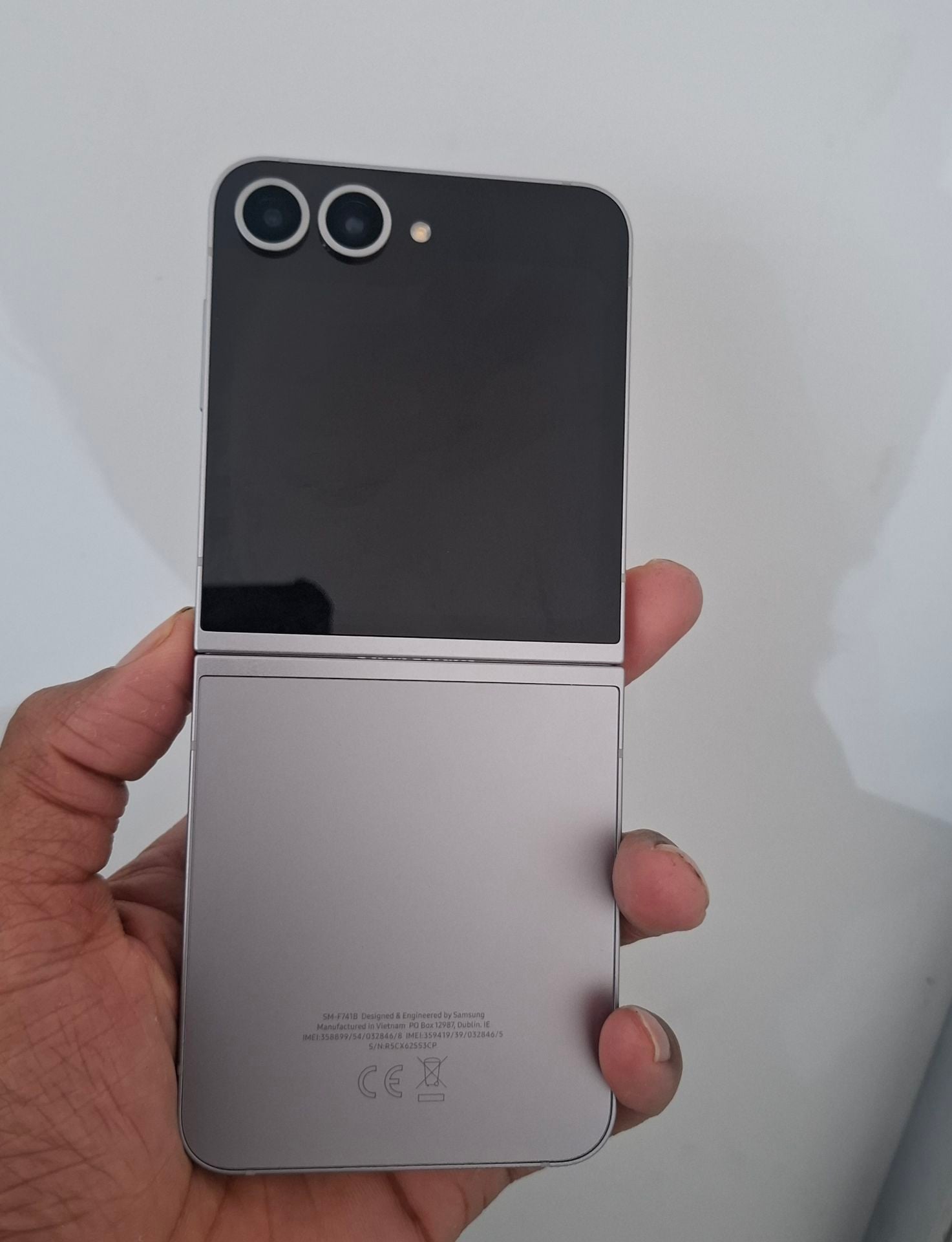 Samsung flip 6 | Items | Qatar Living Classifieds | Qatar Living ...