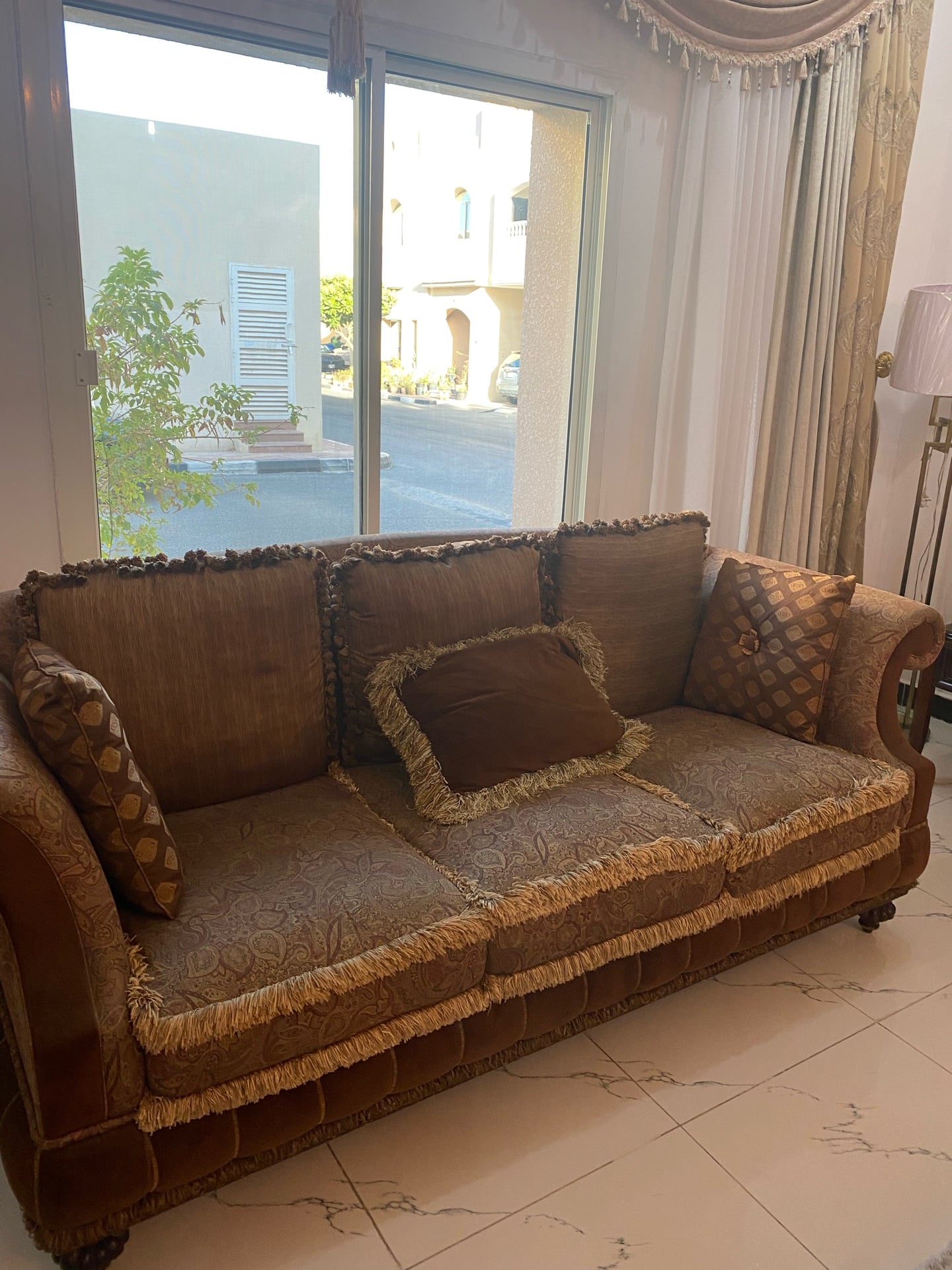 طقم كنبايات قليل الاستخدام sofa set used a little | Items | Qatar ...