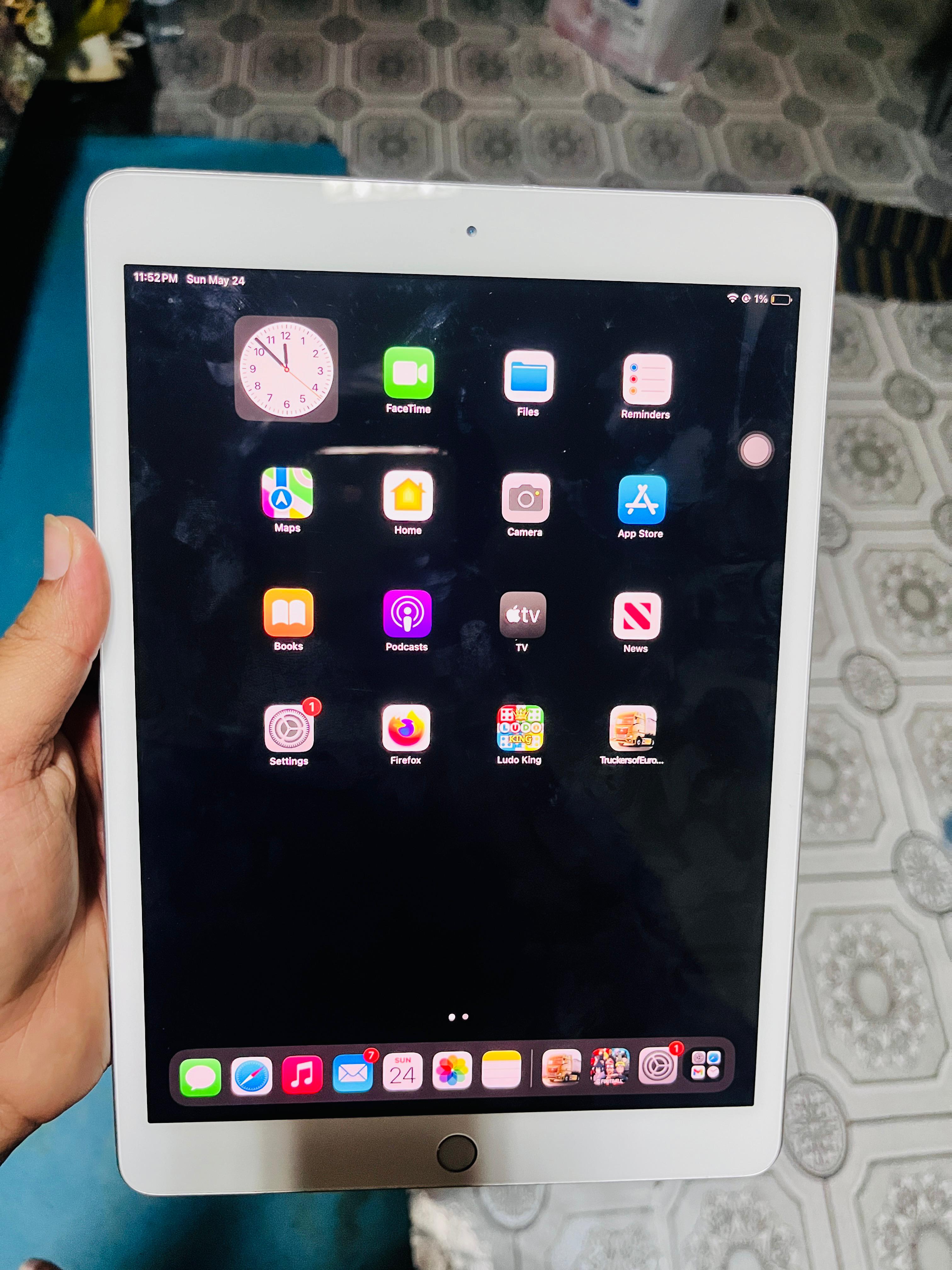 Ipad 8th Generation (128gb) | Items | Qatar Living Classifieds | Qatar ...