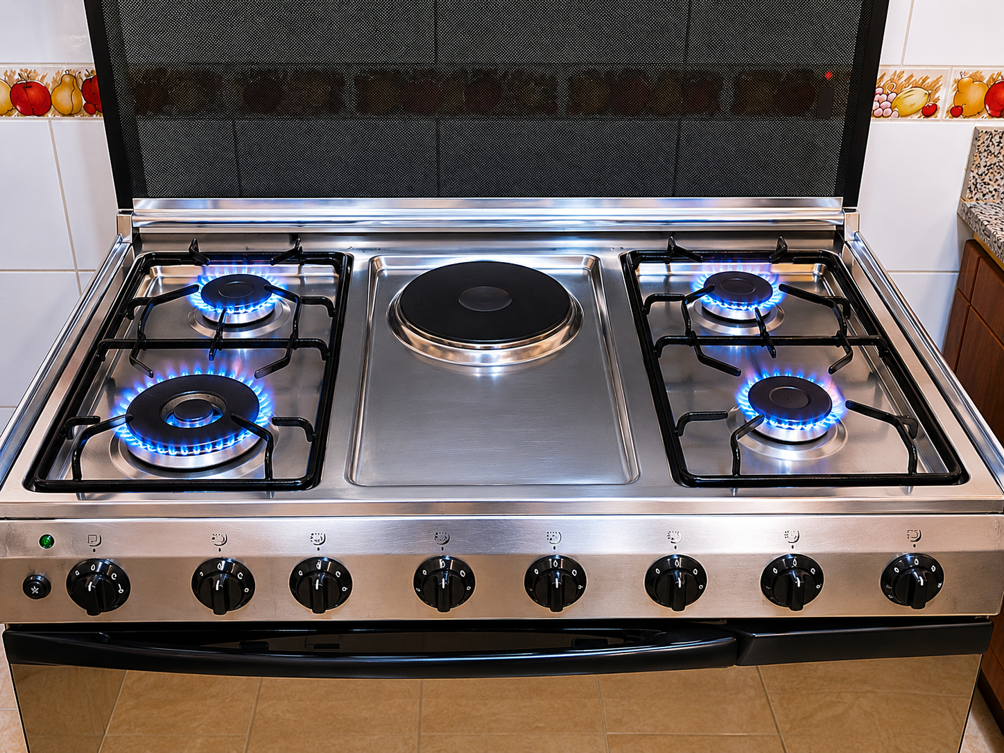 4 Burner Gas Cooker & Oven - 350 QAR with Cylinder, 200 QAR | Items ...