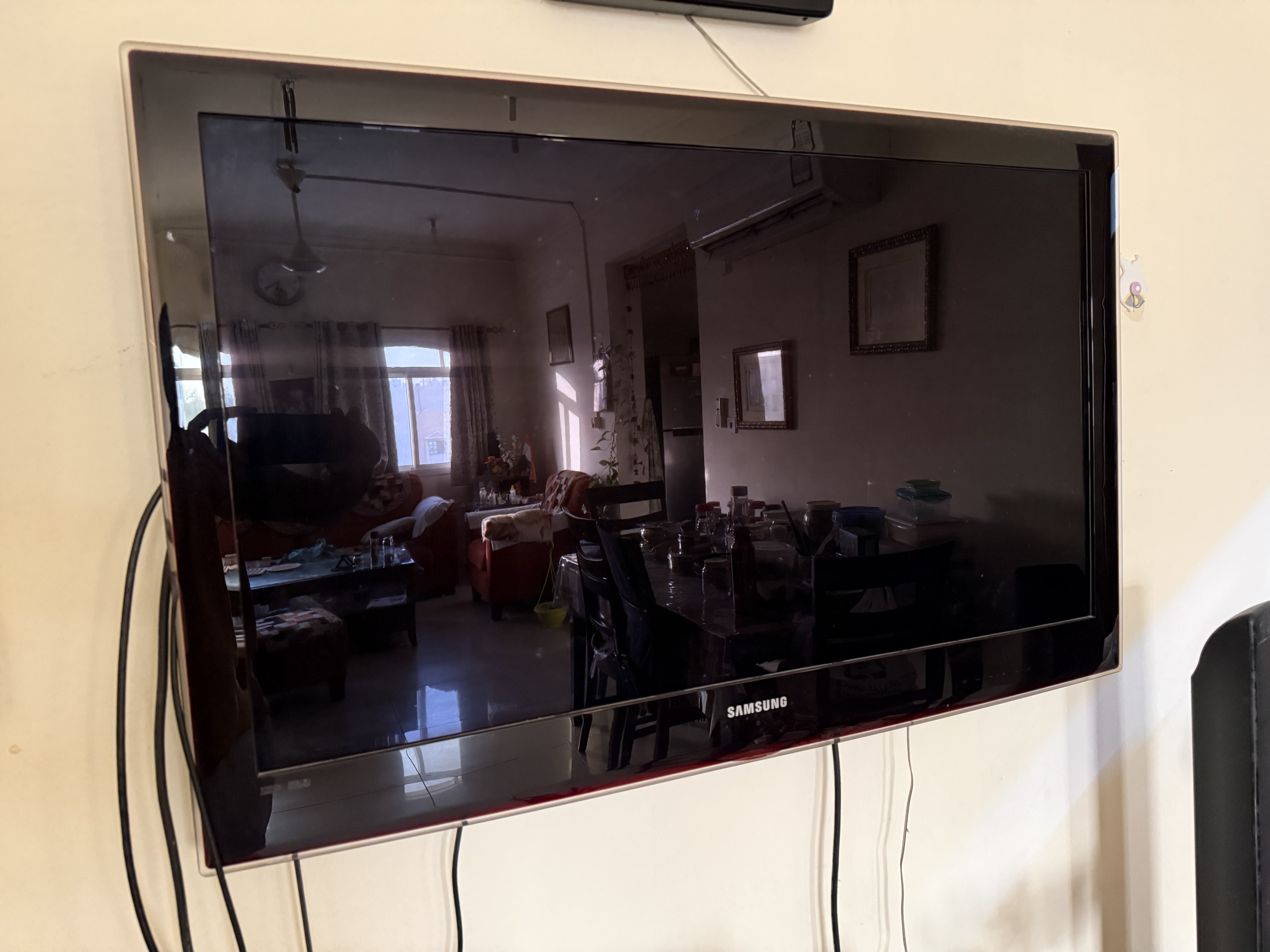 The Samsung 40-inch LED TV | Items | Qatar Living Classifieds | Qatar ...