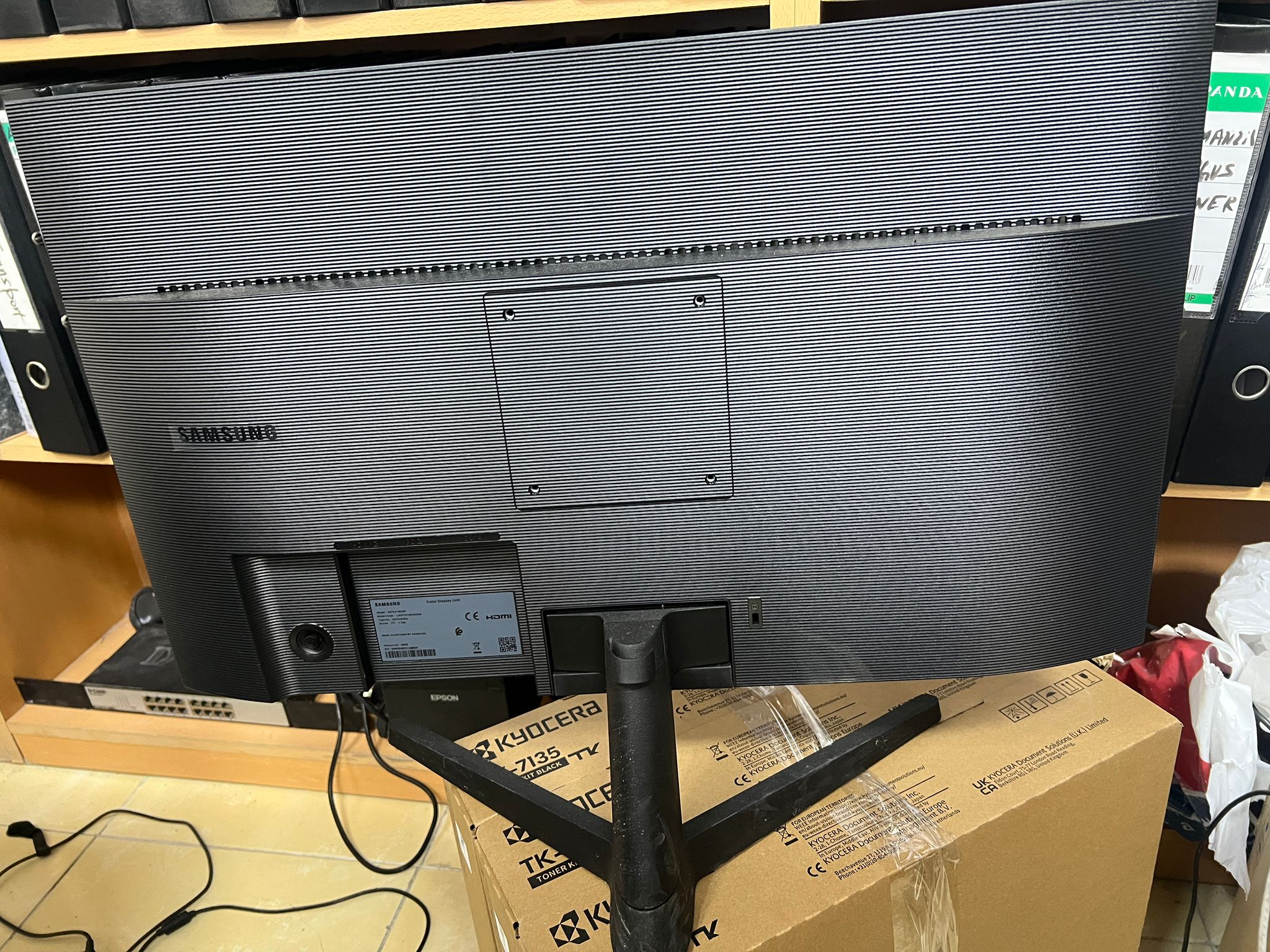 27 INCH MONITOR | Items | Qatar Living Classifieds | Qatar Living ...