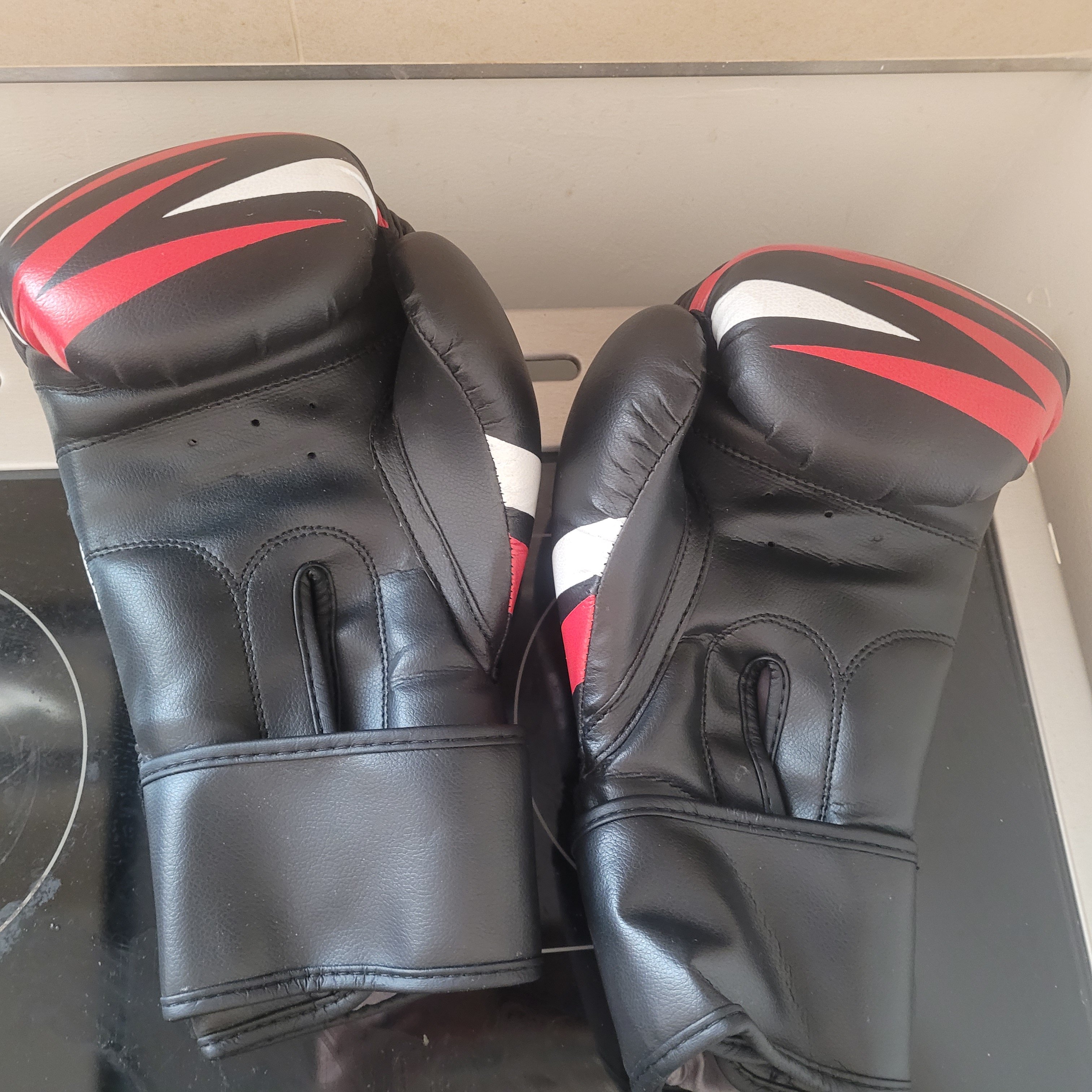 Boxing gloves. Doha Sports Club Adult | Items | Qatar Living ...