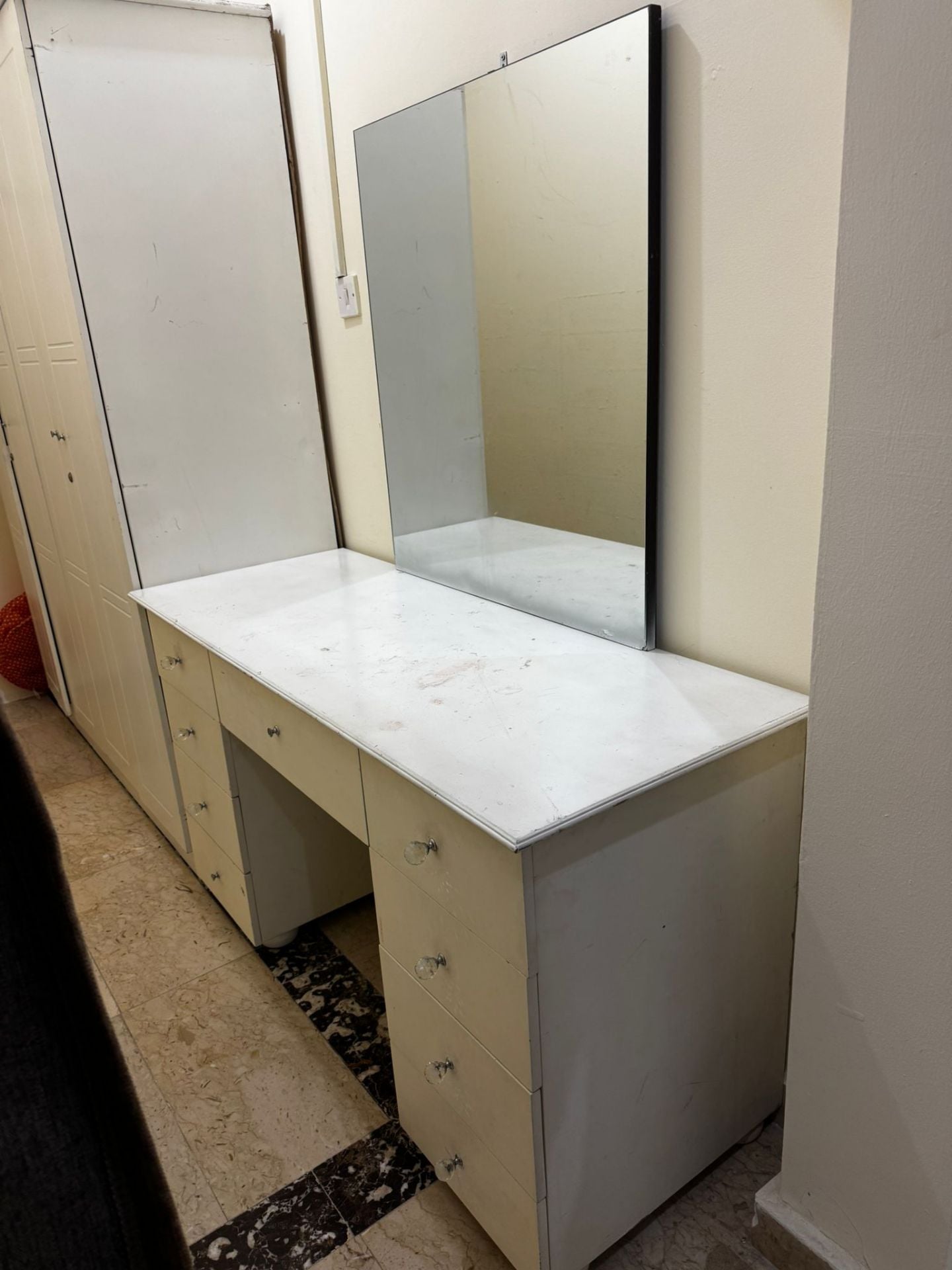 Dress table with mirror | Items | Qatar Living Classifieds | Qatar ...